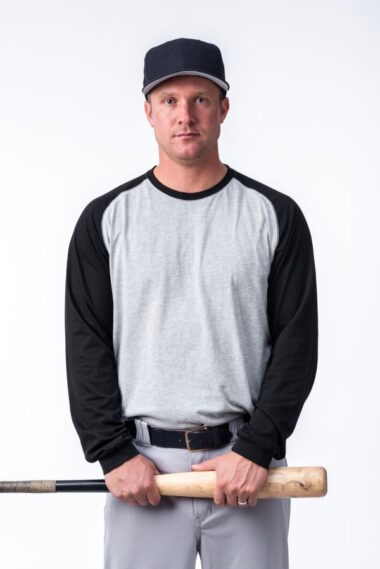 22 Stylish Baseball Jersey Outfits Ideas For Men & Women