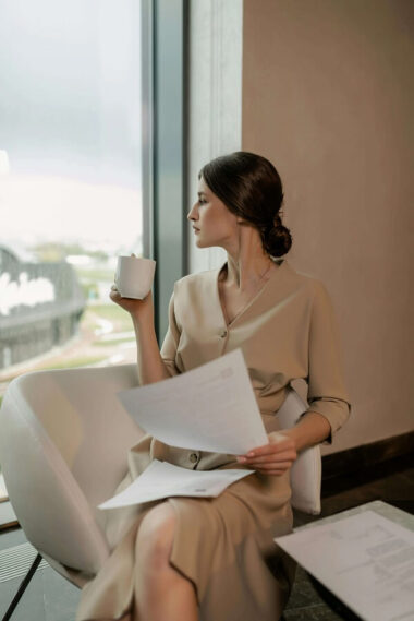 Coffee Date Outfits Ideas for Women: Styling Tips & Mistakes to Avoid
